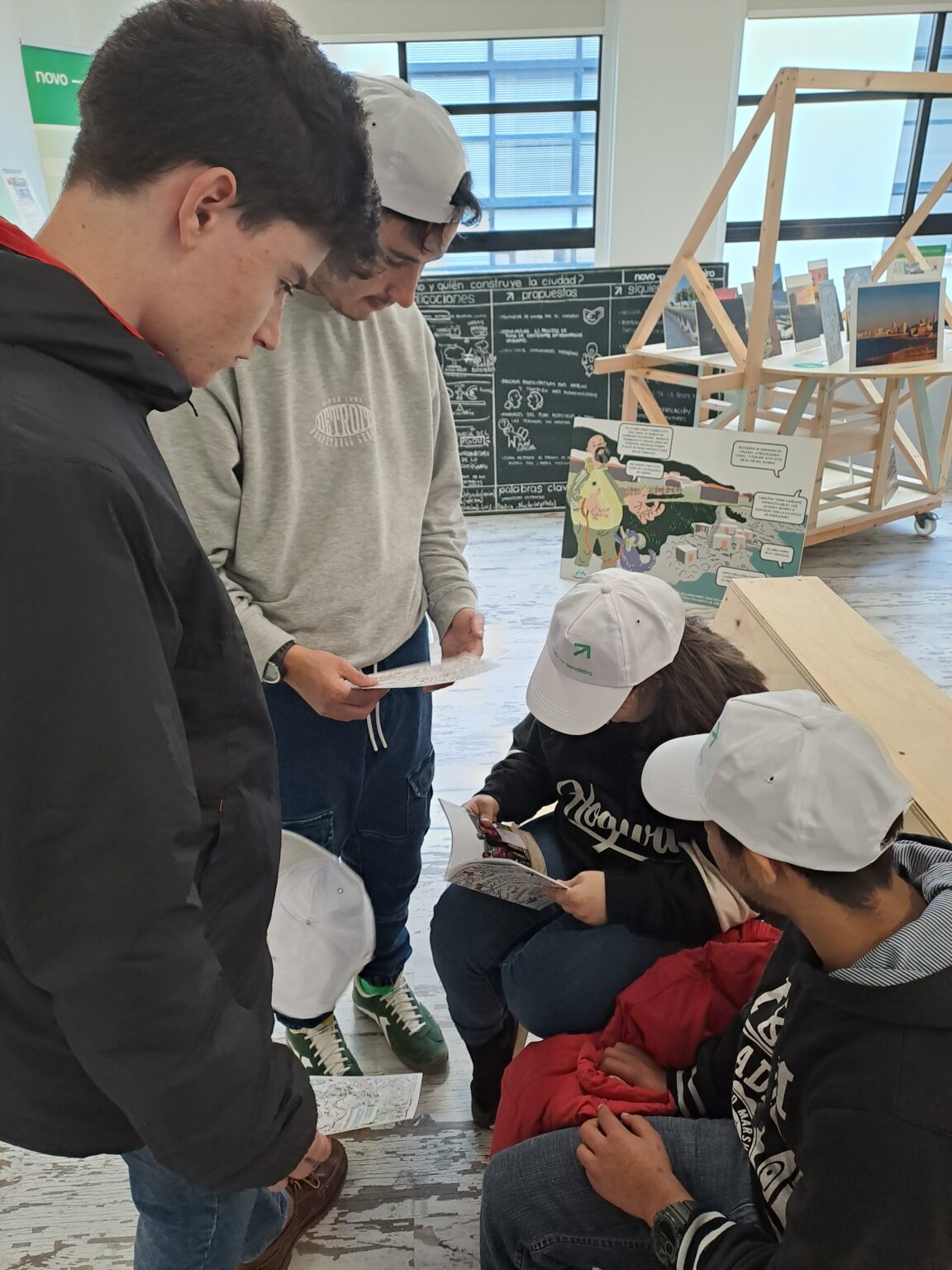 Jóvenes con diversas capacidades crean un manual de urbanismo universal ...